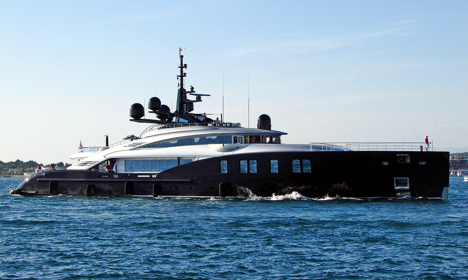 ISA Okto : Un yacht de 66 mètres au design agressif